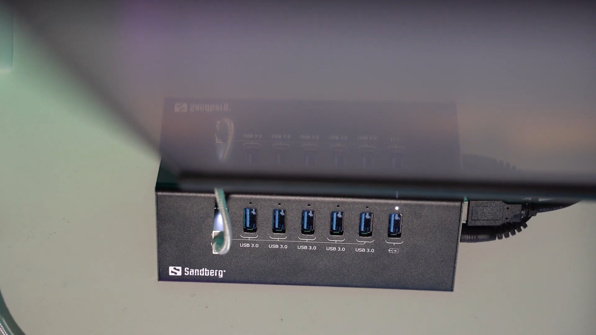 Not Enough USB Ports? How About 7 More? Sandberg USB 3.0 Hub 6+1 Review ...